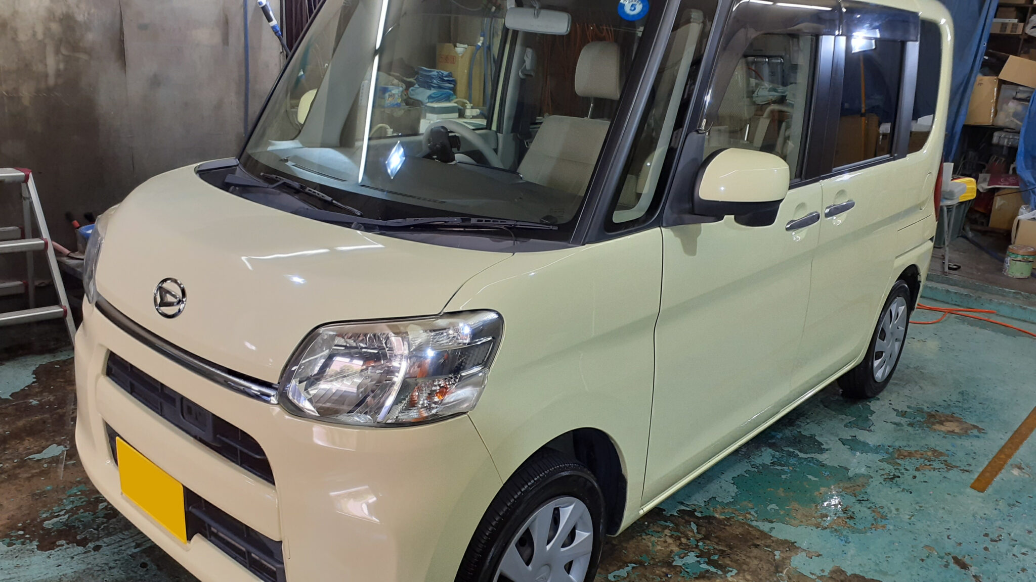 車内のシートが染みだらけだったタント - reluster