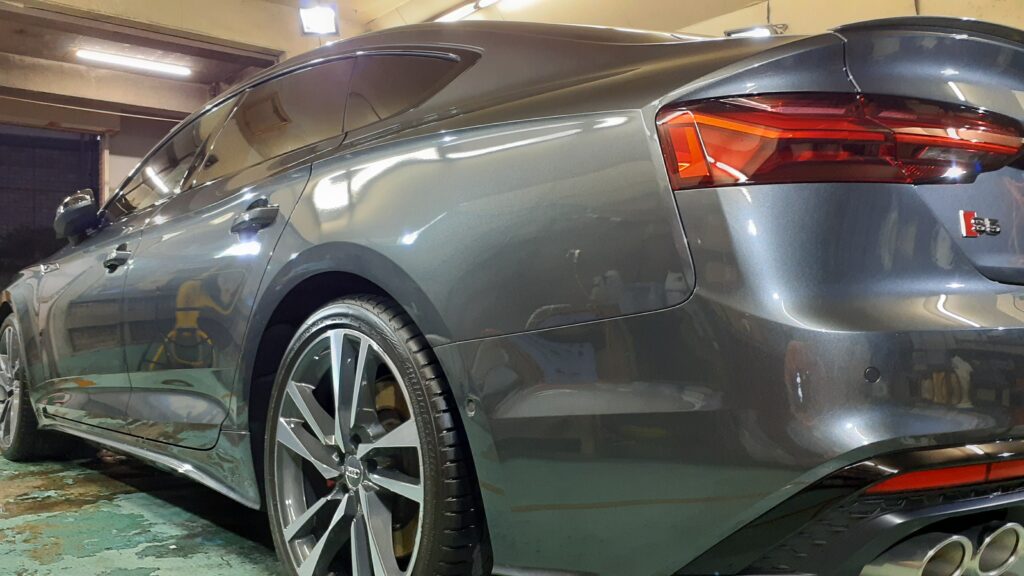 自動車のFRPパーツとは？その特徴や使用される部品とメリットとデメリットと洗車方法 - reluster